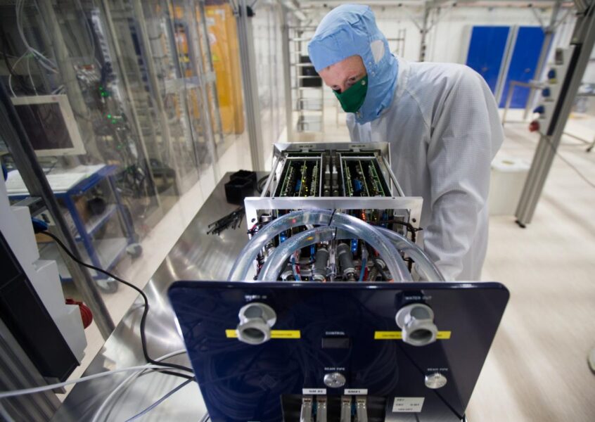 Pixels, pictures and powering up – Science in School