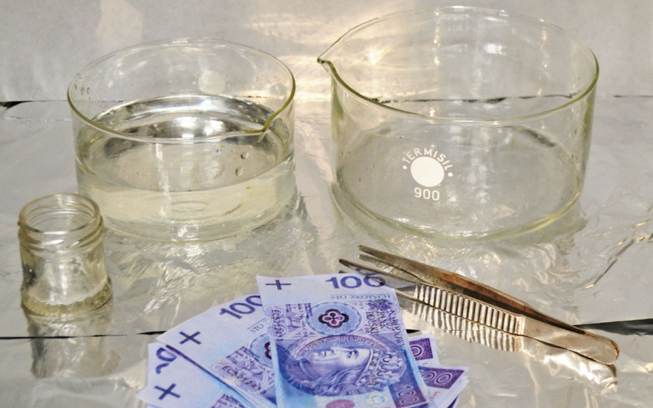 Practical pyrotechnics – Science in School