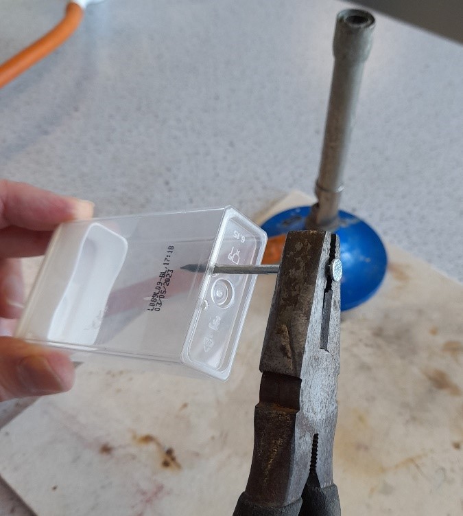 Elegant electrolysis – the microscale way – scienceinschool.org