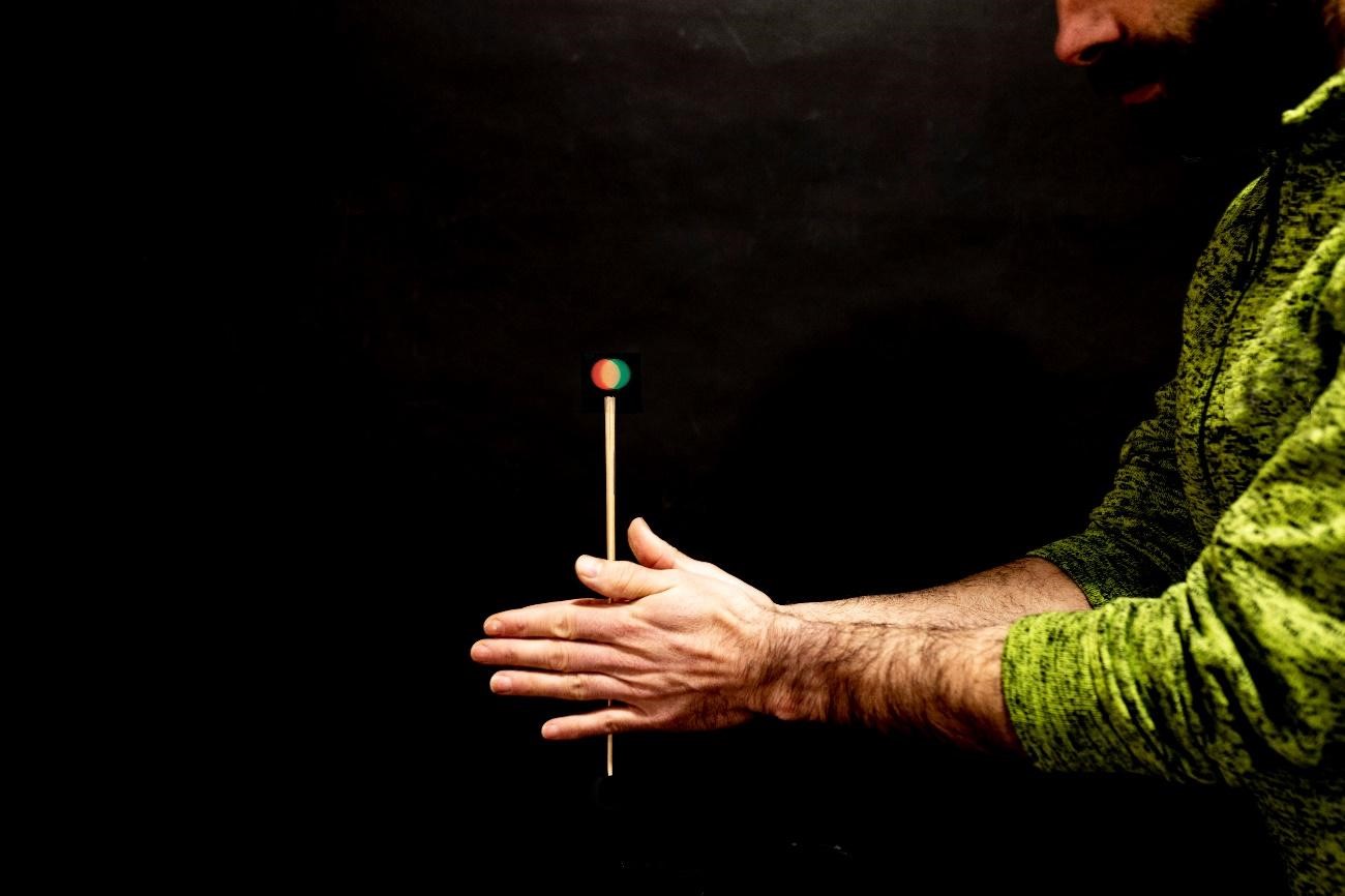 Colour magic: additive mixing and coloured shadows – Science in School